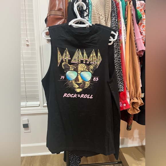 Tops | Nwt Def Leppard 1983 Rock Roll Black Sleeveless Graphic Tank ...